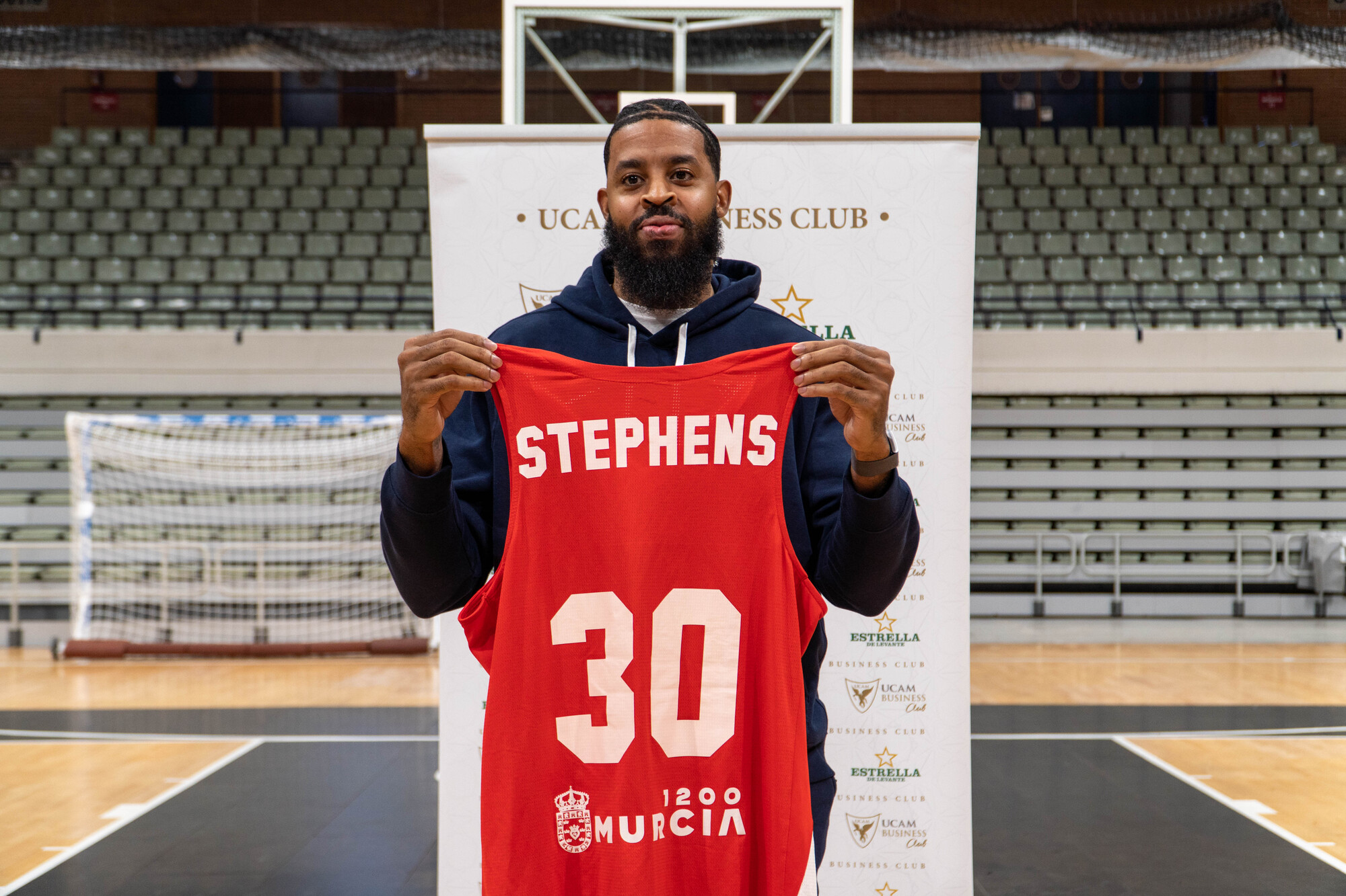 El UCAM Murcia presenta a su última incorporación: D.J. Stephens | acb.com