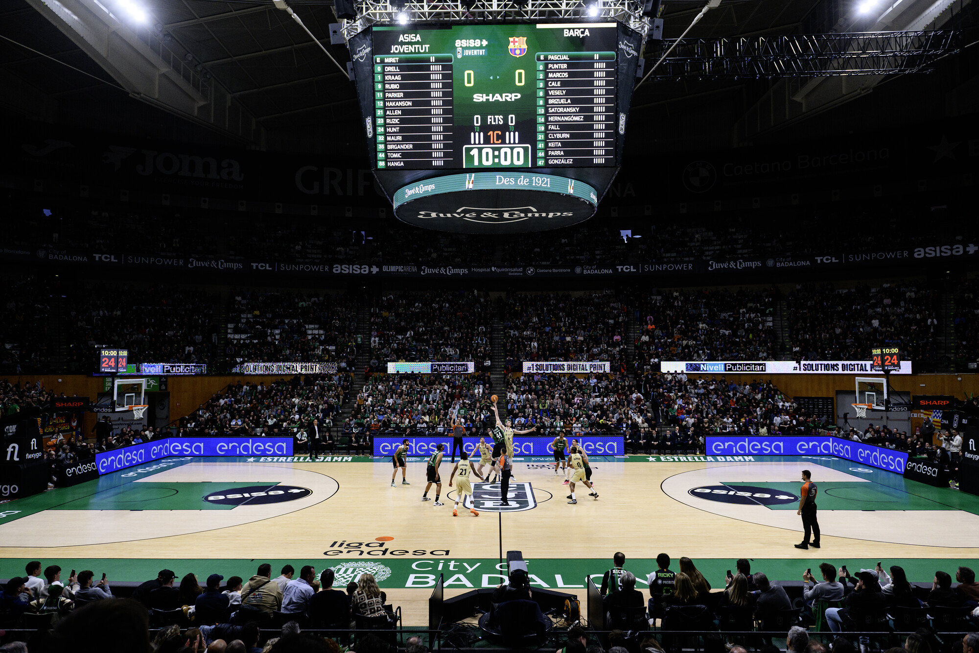 Un abarrotado Olimpic disfruta con la victoria en el derbi | acb.com